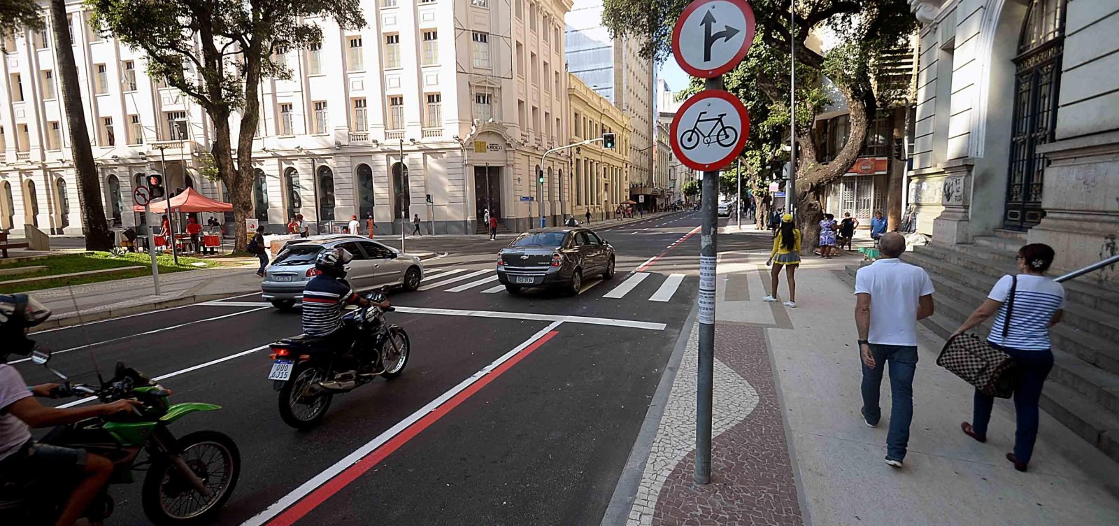 Devido às obras do BRT, trecho da Avenida ACM terá faixa interditada ...