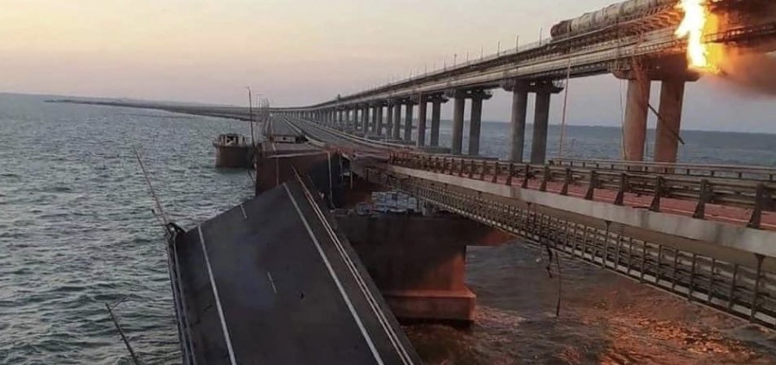 Explosões destroem parte da única ponte que liga Rússia à região da ...