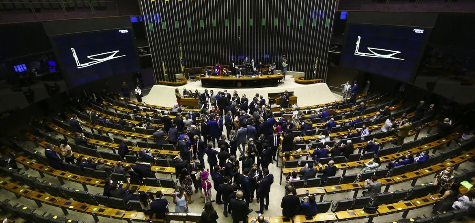 Câmara Aprova Projeto De Lei Que Determina Equiparação De Salários 7736