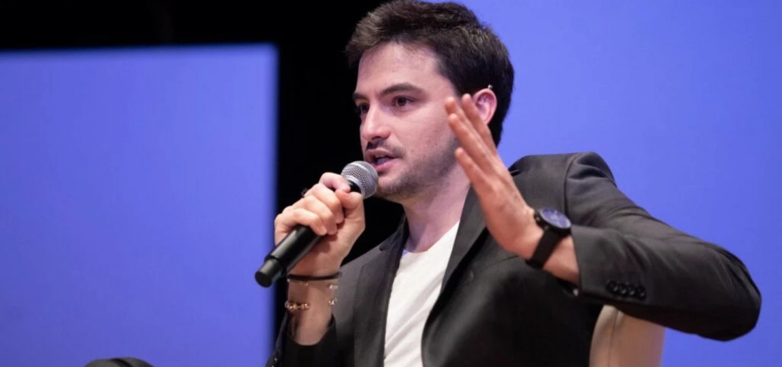 Felipe Neto deve indenizar mulher em R$ 5 mil por vazar mensagem ...