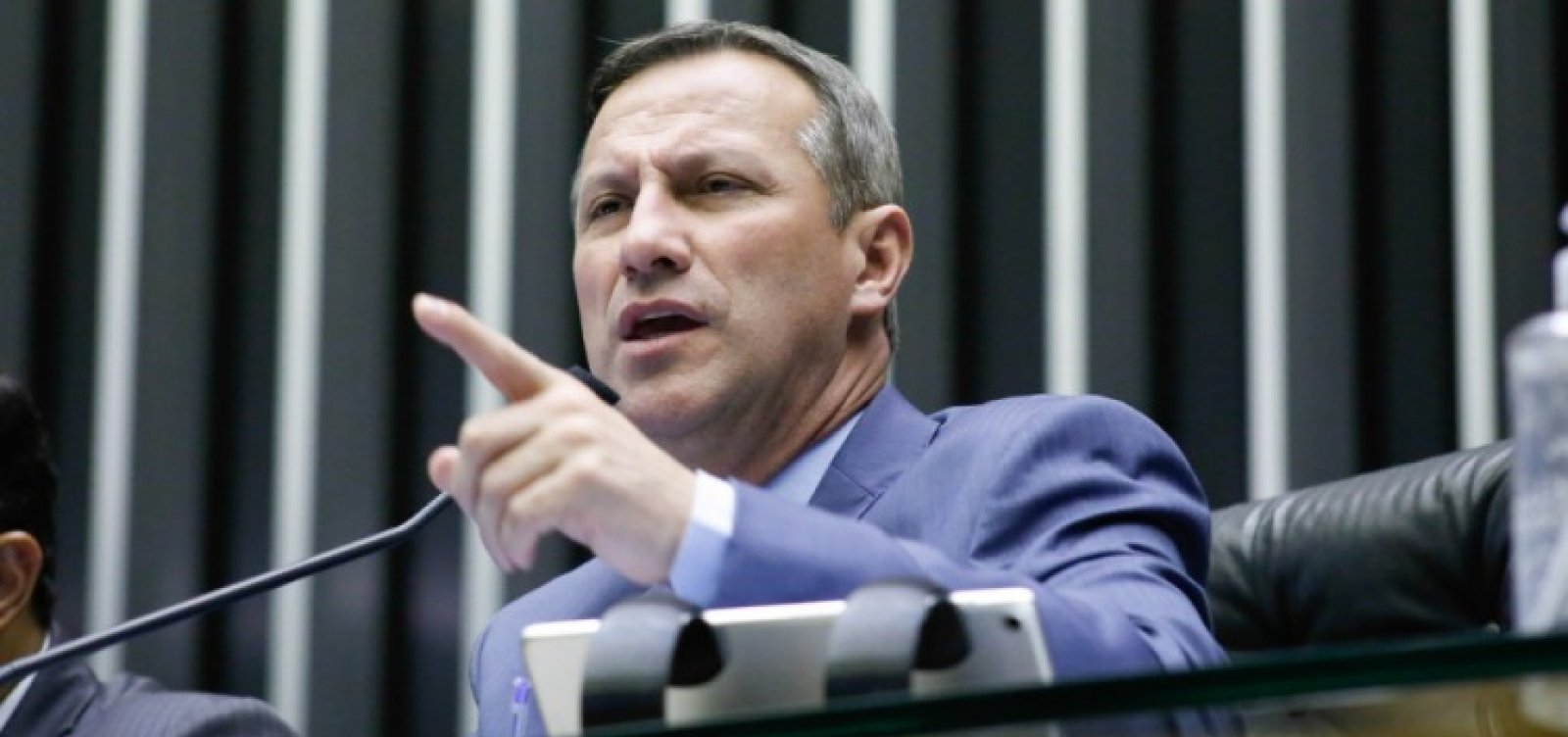Oposição protocola projeto que pode beneficiar Bolsonaro - Metro 1 Oposição protocola projeto que pode beneficiar Bolsonaro - Metro 1