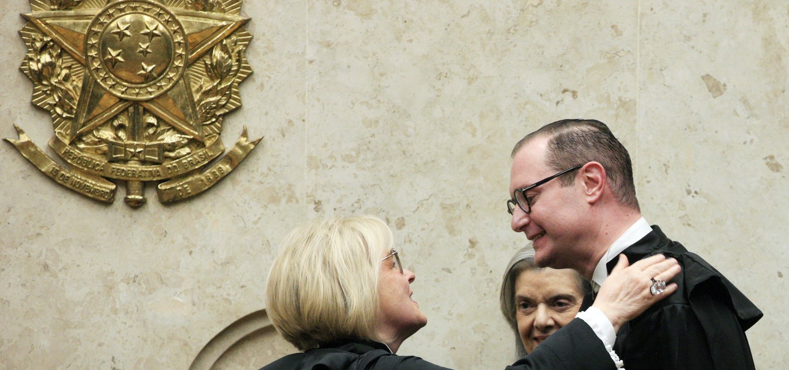 Cristiano Zanin toma posse no Supremo Tribunal Federal - Metro 1 Cristiano Zanin toma posse no Supremo Tribunal Federal - Metro 1
