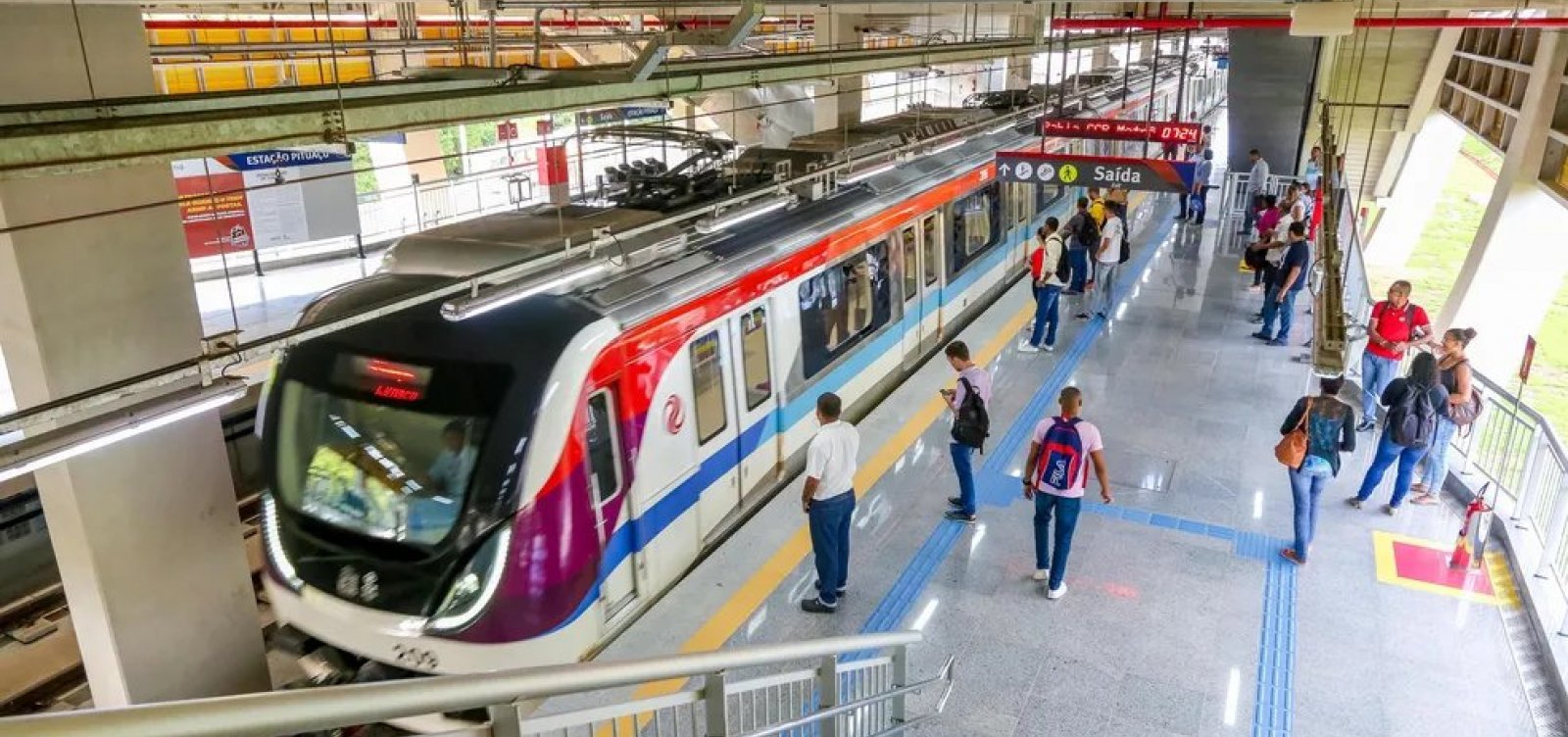 Usuários relatam que metrô permanece sem funcionar mesmo após retorno ... Usuários relatam que metrô permanece sem funcionar mesmo após retorno ...