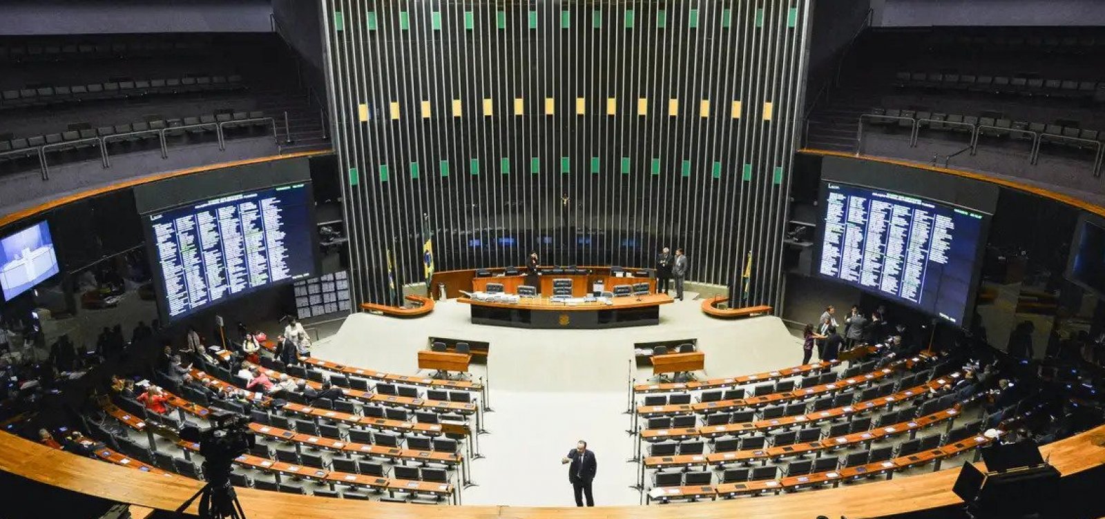 Parlamentares gastam R$ 79 milhões para divulgar mandatos - Metro 1