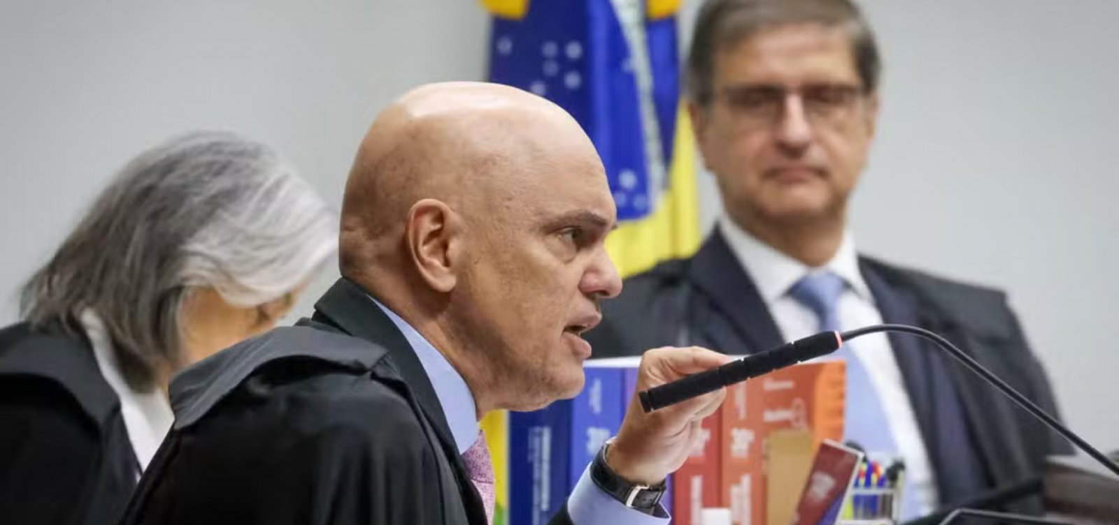 AGU pede à Justiça dos EUA arquivamento de ação contra Alexandre de ...