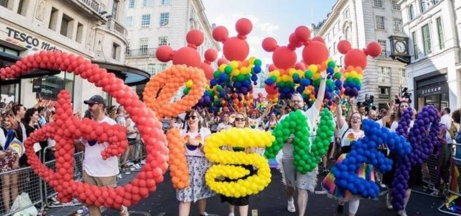 Disney anuncia primeira parada LGBT em uma parque da franquia - Metro 1